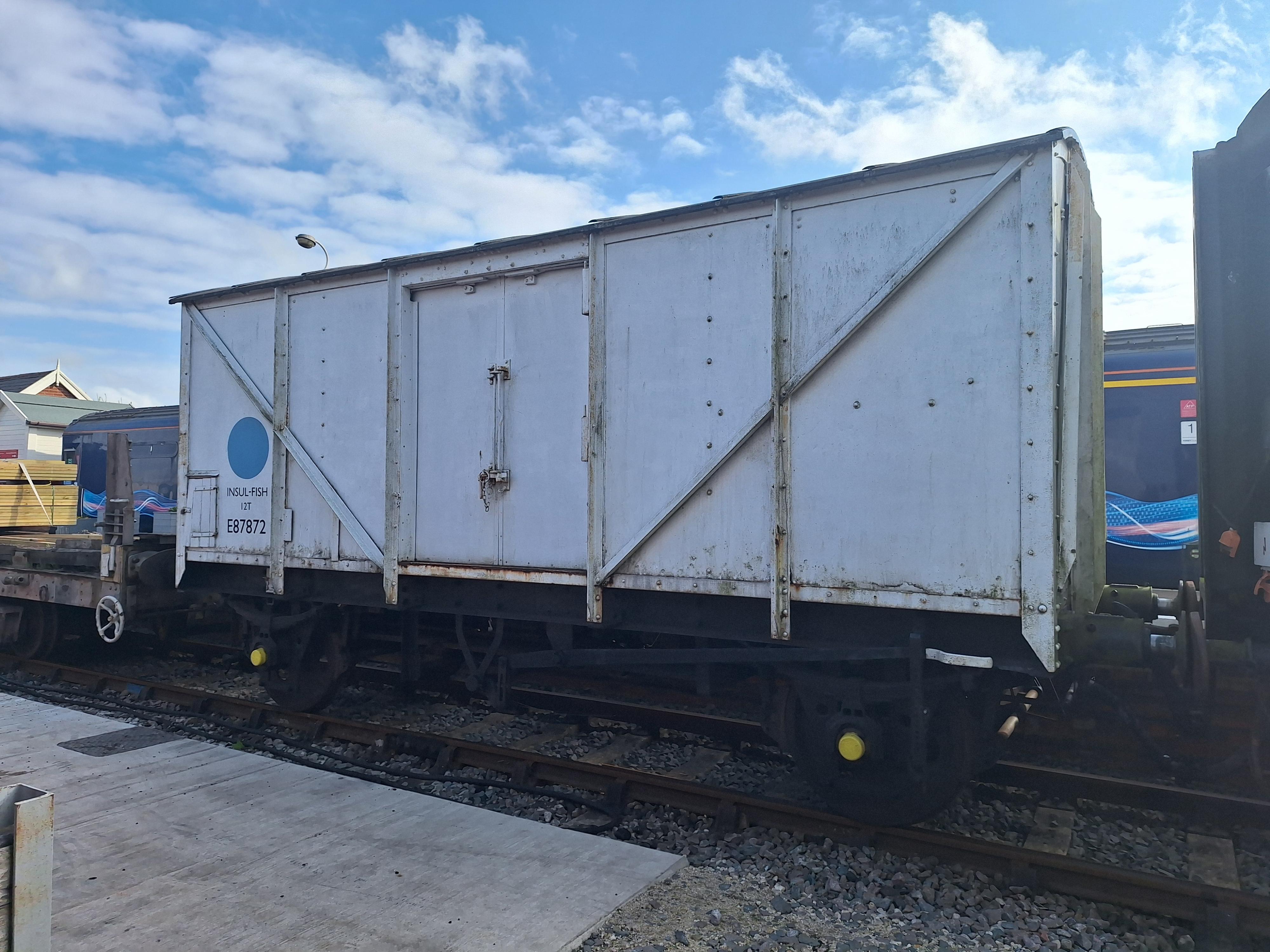 BR E87711 Blue Spot Four wheel Fish Van Built 1959